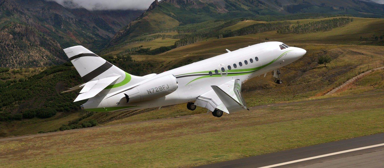 Falcon 2000S, a twin-engine aircraft with a range of 6,200 km (3,350 nm)
