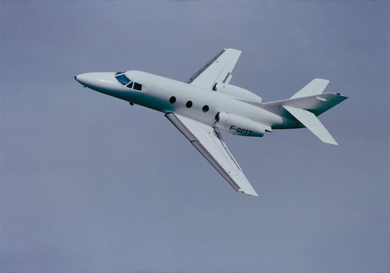 Mystère-Falcon 10-100: origins, characteristics and performance data