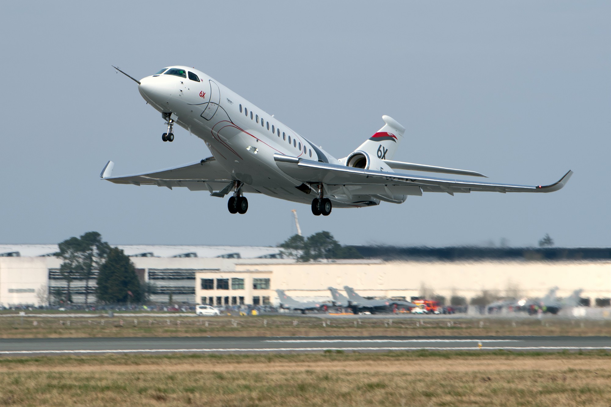 Falcon 6X Completes Maiden Flight - Press kits