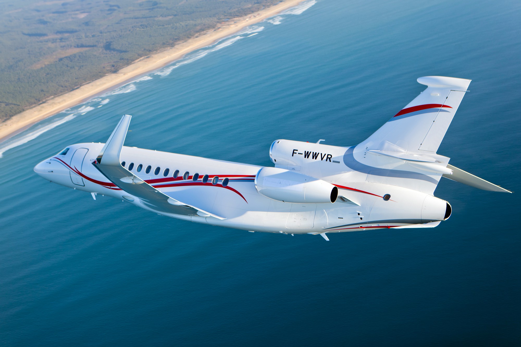 Falcon 7X, the first business aircraft in the world to be equipped with ...