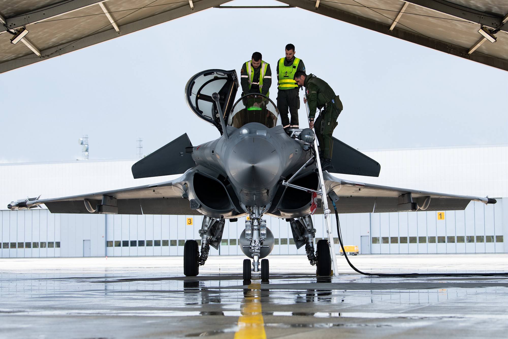 Military customer support: Profil